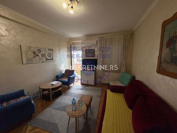 Četvorosoban stan na Novoj Detelinari 83m2
