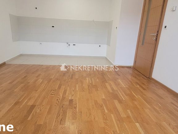 Trosoban stan PETROVARADIN, 159350€