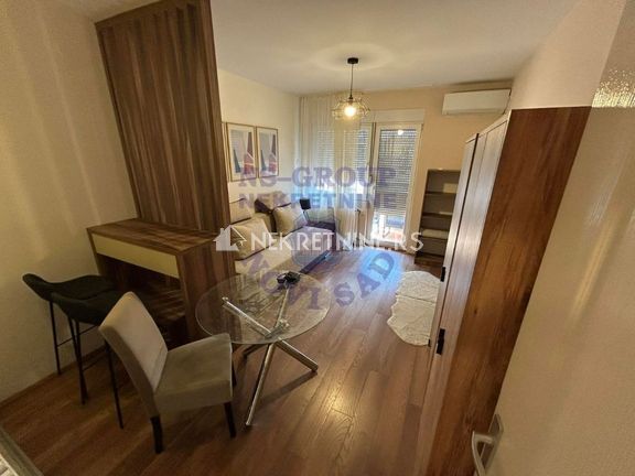 552877-Garsonjera-25m2-Grbavica