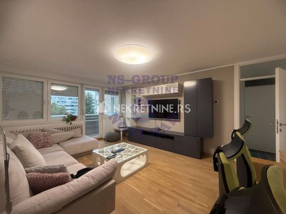 Kompletno renoviran - namešten - 67m2