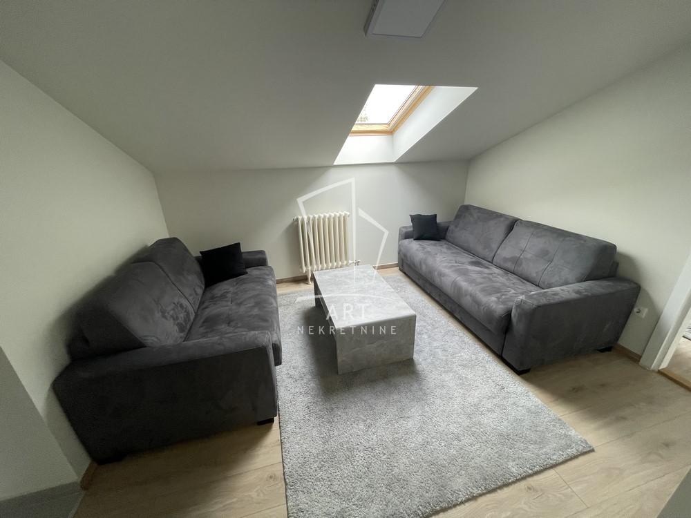 Dedinje, mereno 47m2, parking u dvorištu zgrade ID#12470 1.000 €