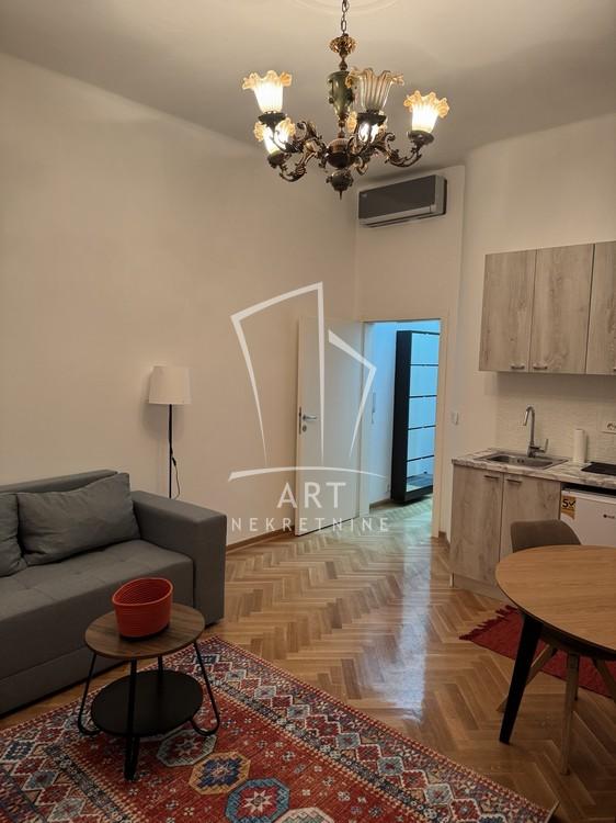 Šarmantan stan u srcu Vračara ID#12482 650 €