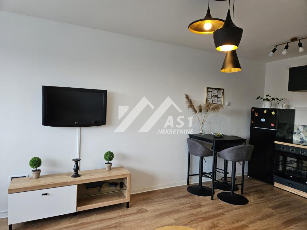 Idaje je prelepa garsonjera na Bulevaru Osobodjenja ID#3863 350 €