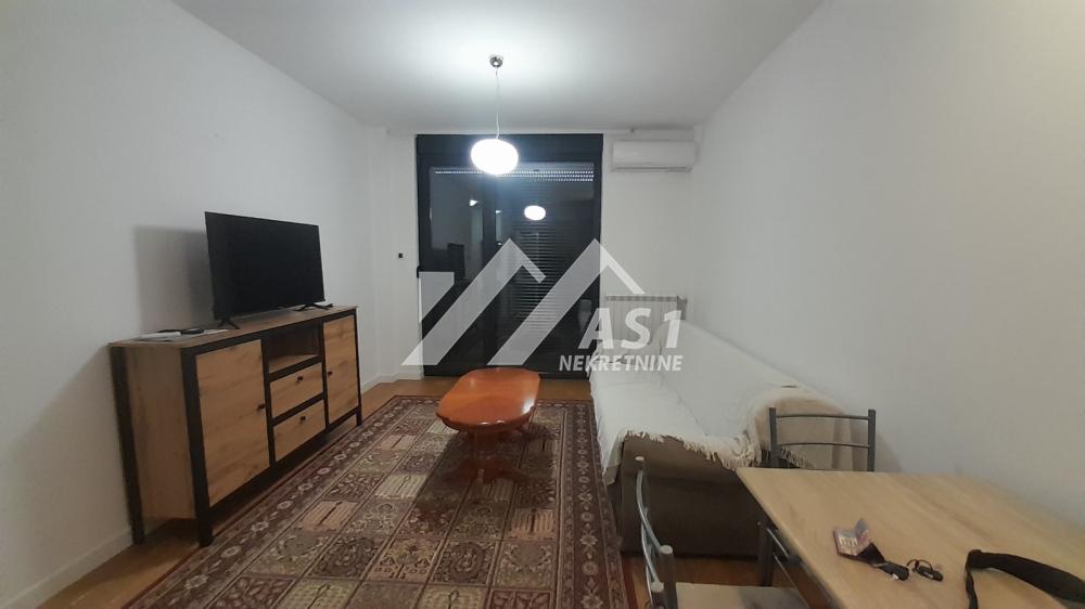 IZDAJE SE LEP NOV STAN U PETROVARADINU ID#3865 400 €