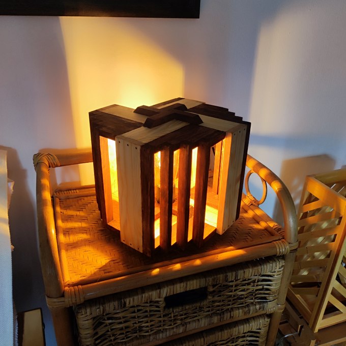 Rebrasta – retro lampa sa karakterom