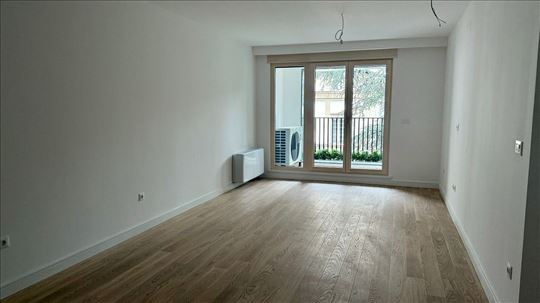Izdajemo lux 3.0 stan sa garažom, 100m2, Loznička