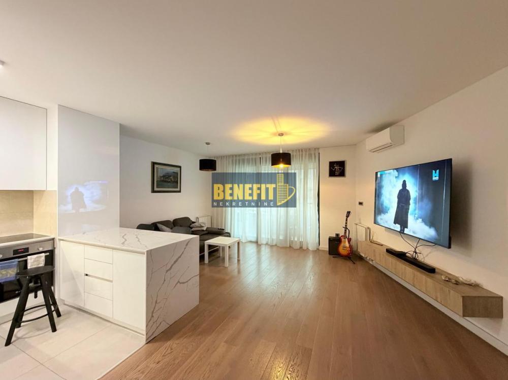 Četvorosoban stan za izdavanje, 93m2, 1.900€