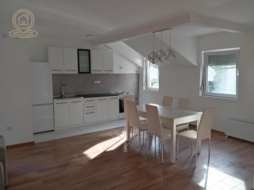 Trosoban stan za izdavanje, 85m2, 650€
