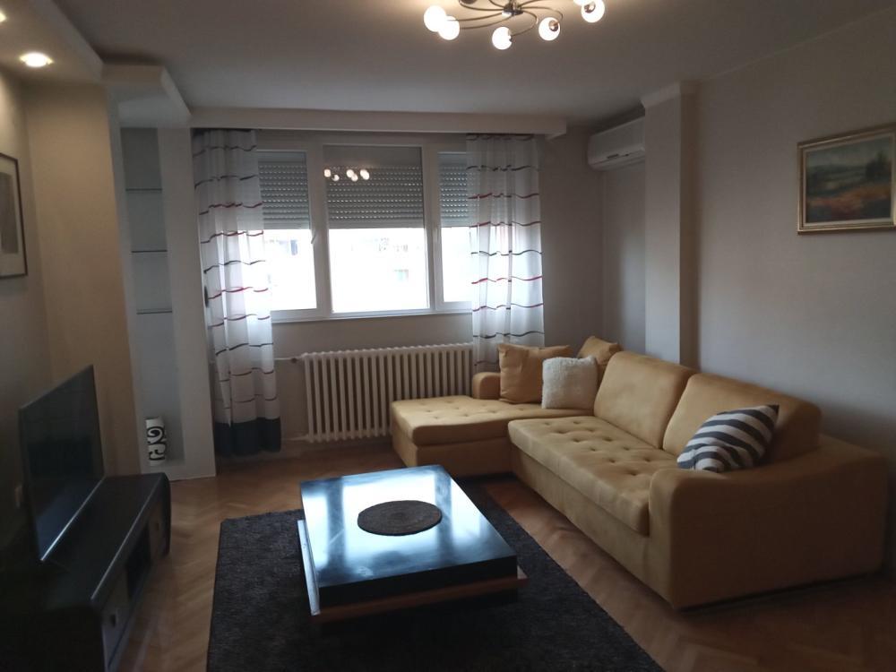 U blizini Zone 2, Dvoiposoban stan za izdavanje, 73m2, 420€