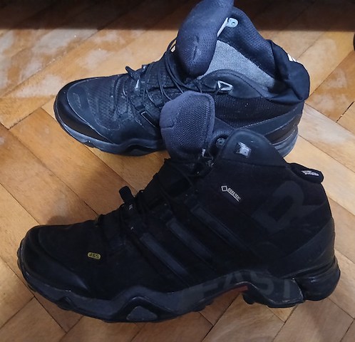 ADIDAS Goretex,dznoke cipele 44,origunal