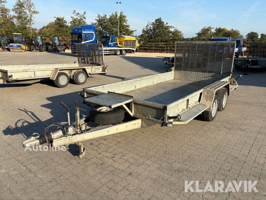 Prodaje se Variant 3500 kg prikolicu za građevinske strojeve na aukciji