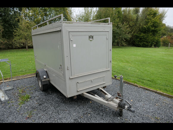 Prodaje se Remorque fermée simple essieu pour transport d'outillage ou autr prikolicu furgon na aukciji
