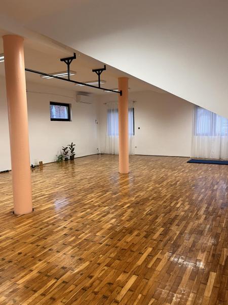 Izdaje se sala
Sombor