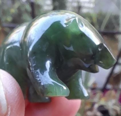 Alaskan Inuit eskimo nephrite jade carved bear
