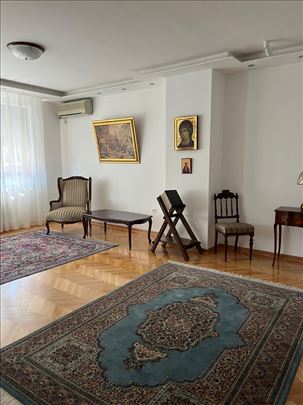 Odličan renoviran 3.0 stan u Sarajevskoj