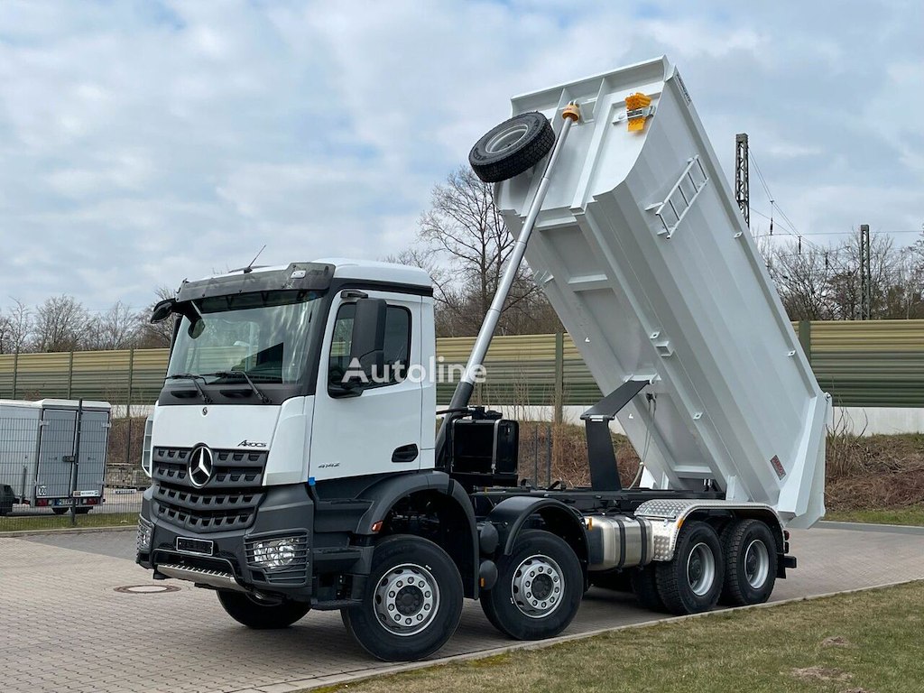 Novi Mercedes-Benz 4142 kiper