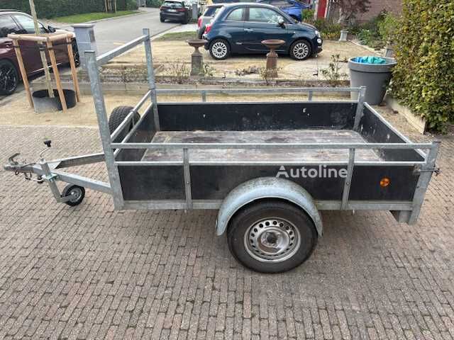 Prodaje se auto prikolicu na aukciji
