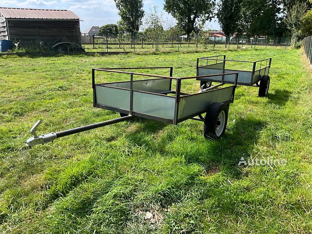 Prodaje se auto prikolicu na aukciji