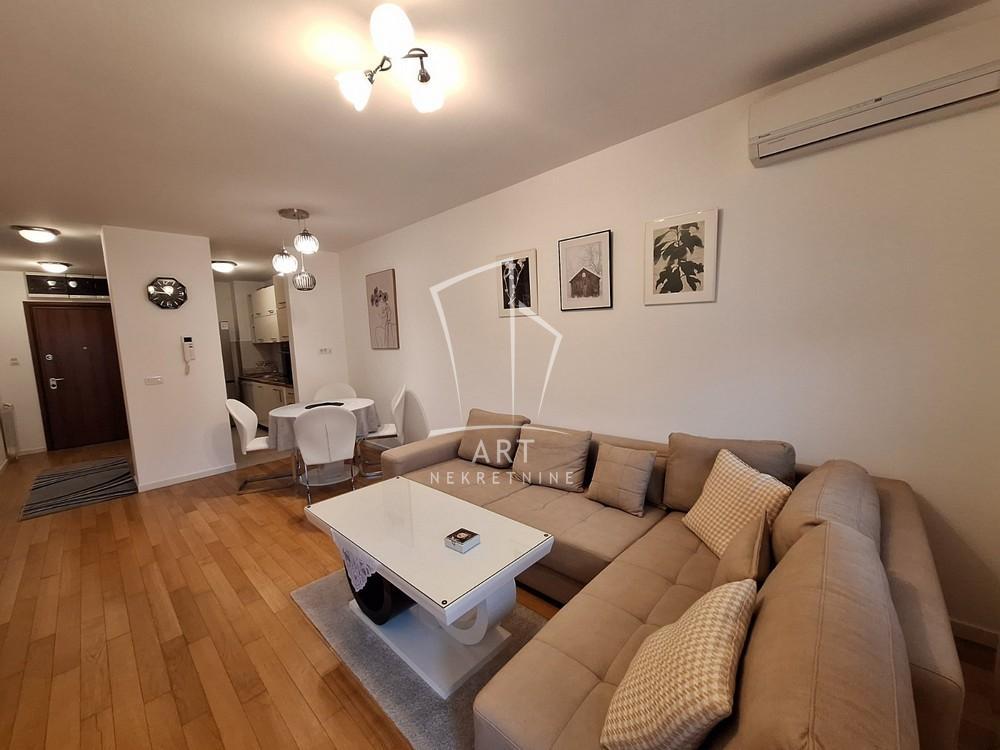 Uroša Martinovića, Dvosoban stan za izdavanje, 52m2, 1.000€