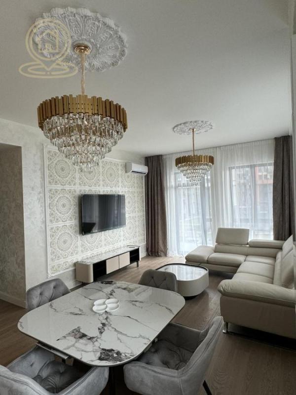 Trosoban stan za izdavanje, 80m2, 1.800€