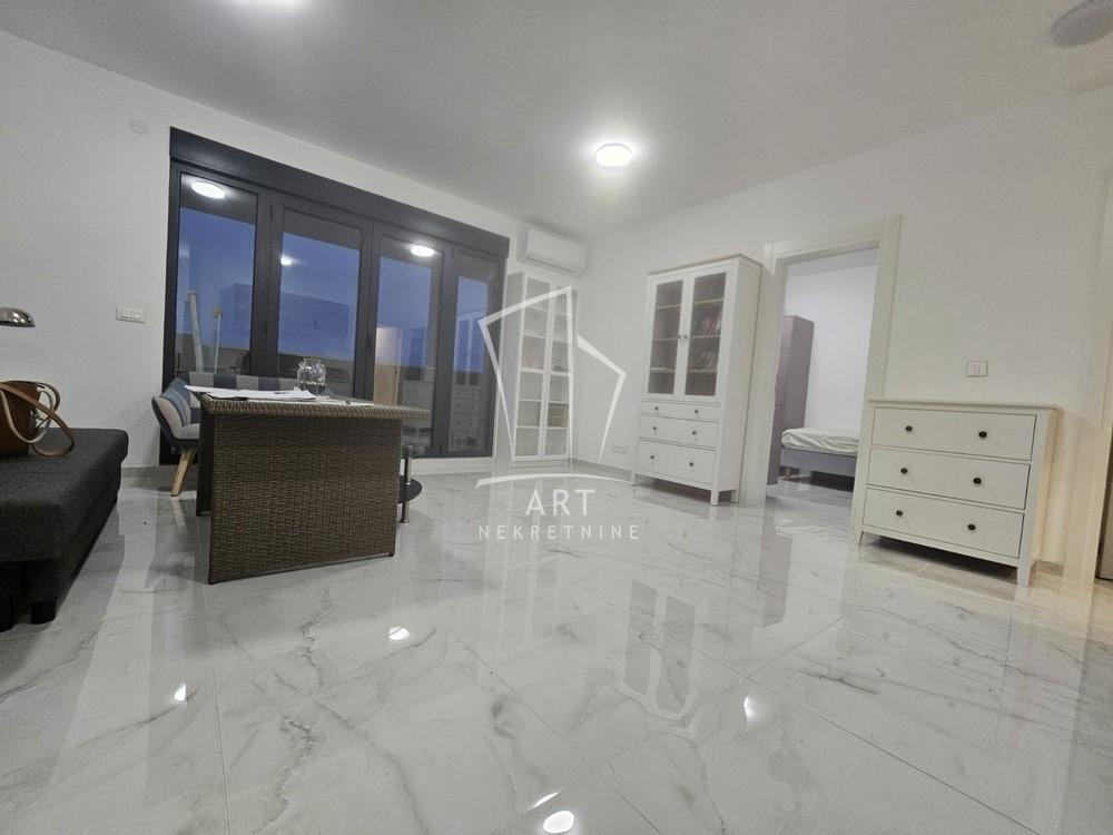 Maršala Tita, Trosoban stan za izdavanje, 55m2, 600€