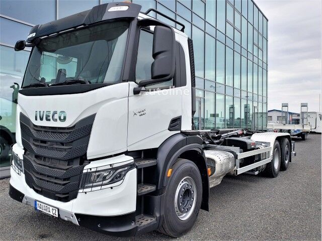 Novi IVECO X-WAY kamion rol kiper