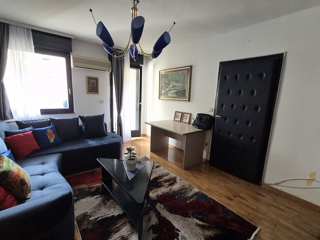Renoviran 2 0 stan Lazarevački drum Čukarica 55m2
