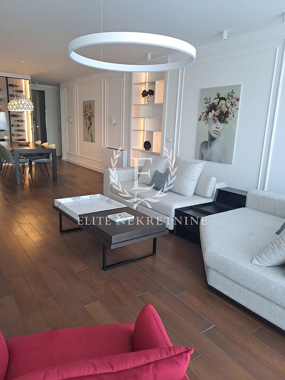 Luksuzan penthouse 2 garazna mesta novogradnja