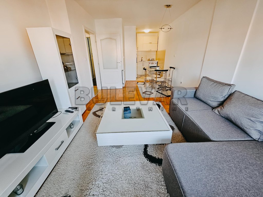 Trosoban stan, 70 m2, Centar, Vožda Karađorđa ID: i-012836