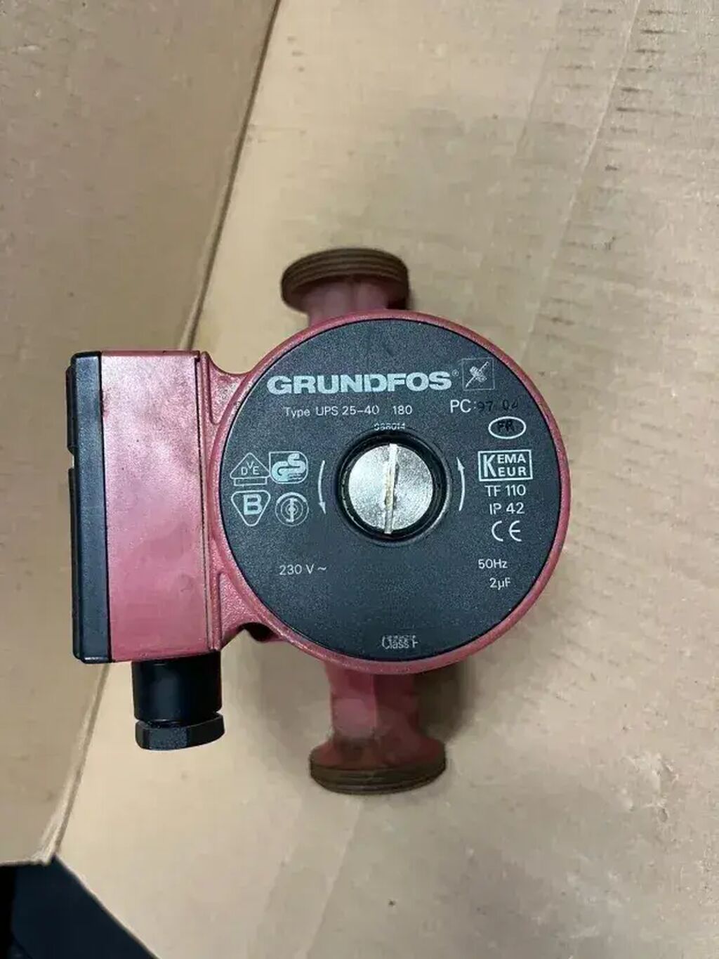 *** AKCIJA *** #2494 Pumpa za grejanje GRUNDFOS UPS 25-40 180; Ugradna