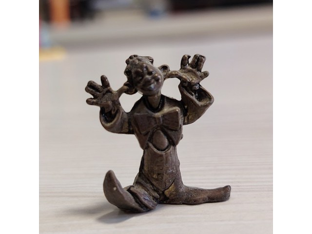 Metalna figura kinder klovn