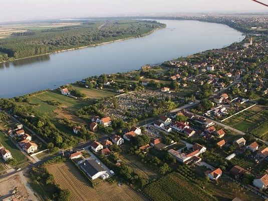 2 placa 1, 07 ha i 1, 30 ha Stari Banovci
