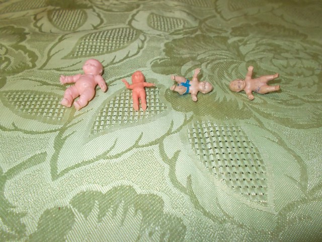 Kinder bebe - lot od 4 manje figurice - 3-4,5 cm