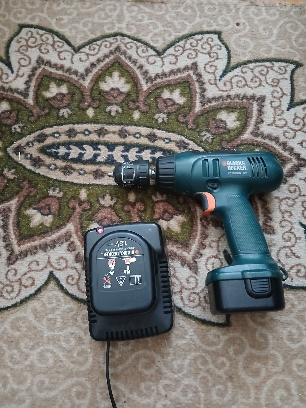 BLACK+DECKER bežična bušilica/odvijač 12V (model KC12G2N) - Set