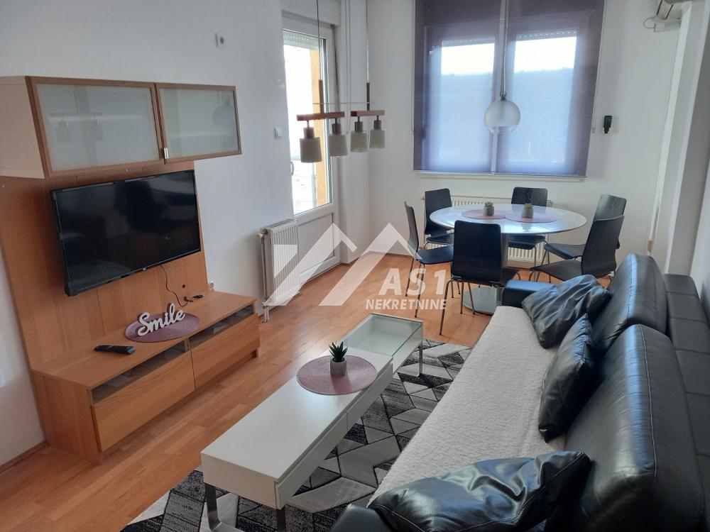 IZDAJE SE STAN NA GRBAVICI-MODERNO OPREMLJEN ID#4256 450 €