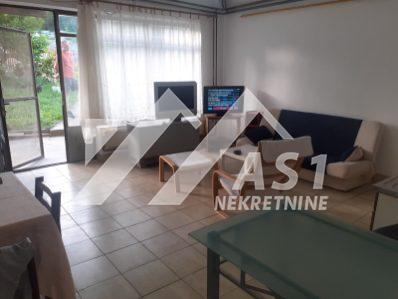 Odličan dvoiposoban stan u kući ID#4240 250 €