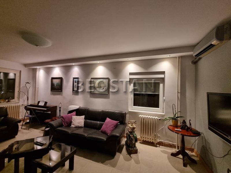 Novi Beograd - Blok 64 #58614 700 €