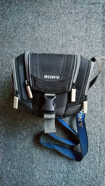 Sony torba za aparat nova 2000din. i rezerni kaiš ide uz torbicu