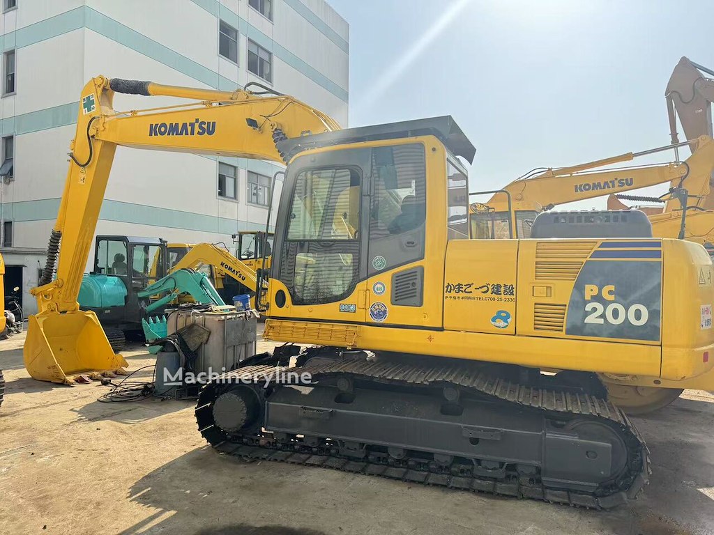 Komatsu PC200-8 bager guseničar