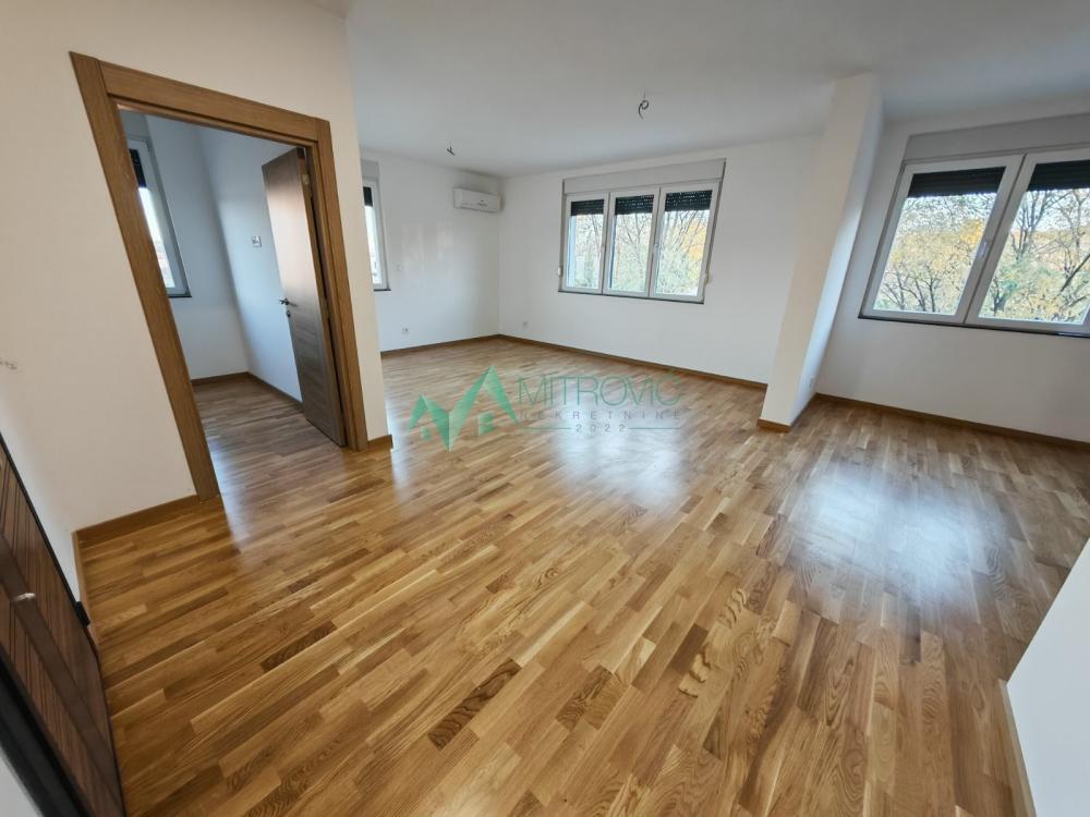 Trosoban stan na prodaju, 70m2, 144.200€