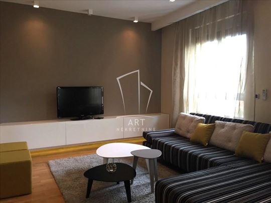 Luksuzan dupleks stan u srcu Vračara, mereno 160m2