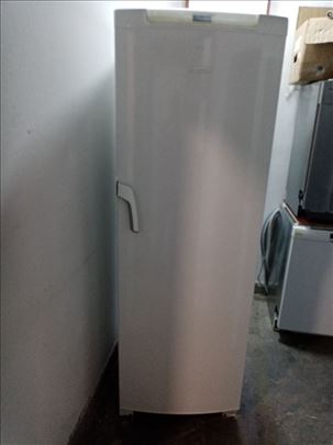 Zamrzivac Electrolux 285 lit garancija 12 meseci