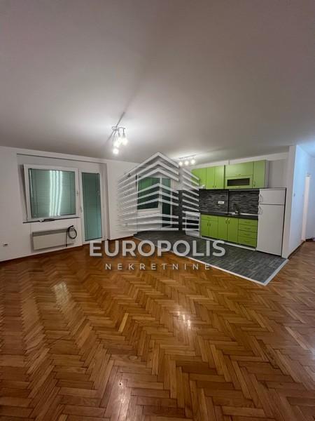 Odlična lokacija! Zahumska, renoviran, parking ID#8628 240.000 €