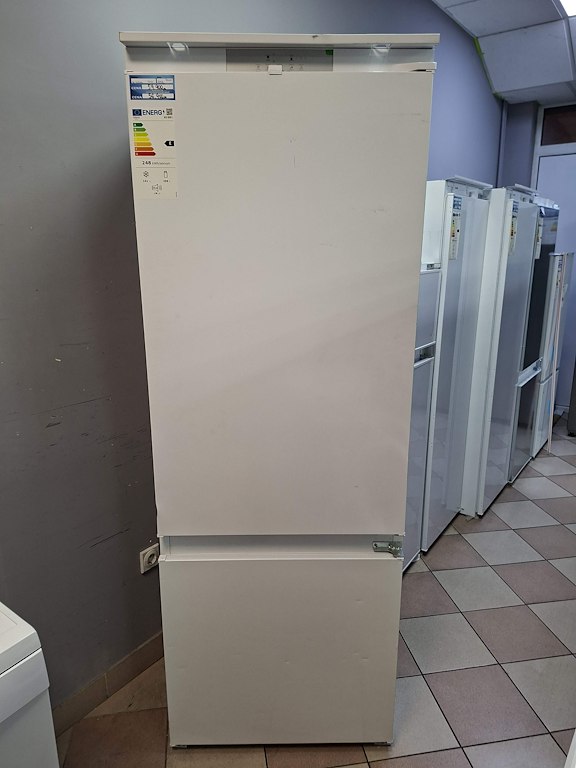 Ugradni Frižider Hotpoint Ariston BCB 4020 E , 69cm.