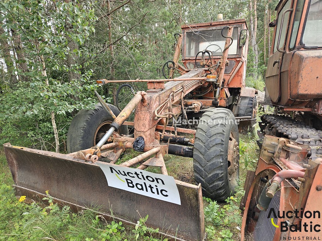 Prodaje se DZ-99 grejder na aukciji