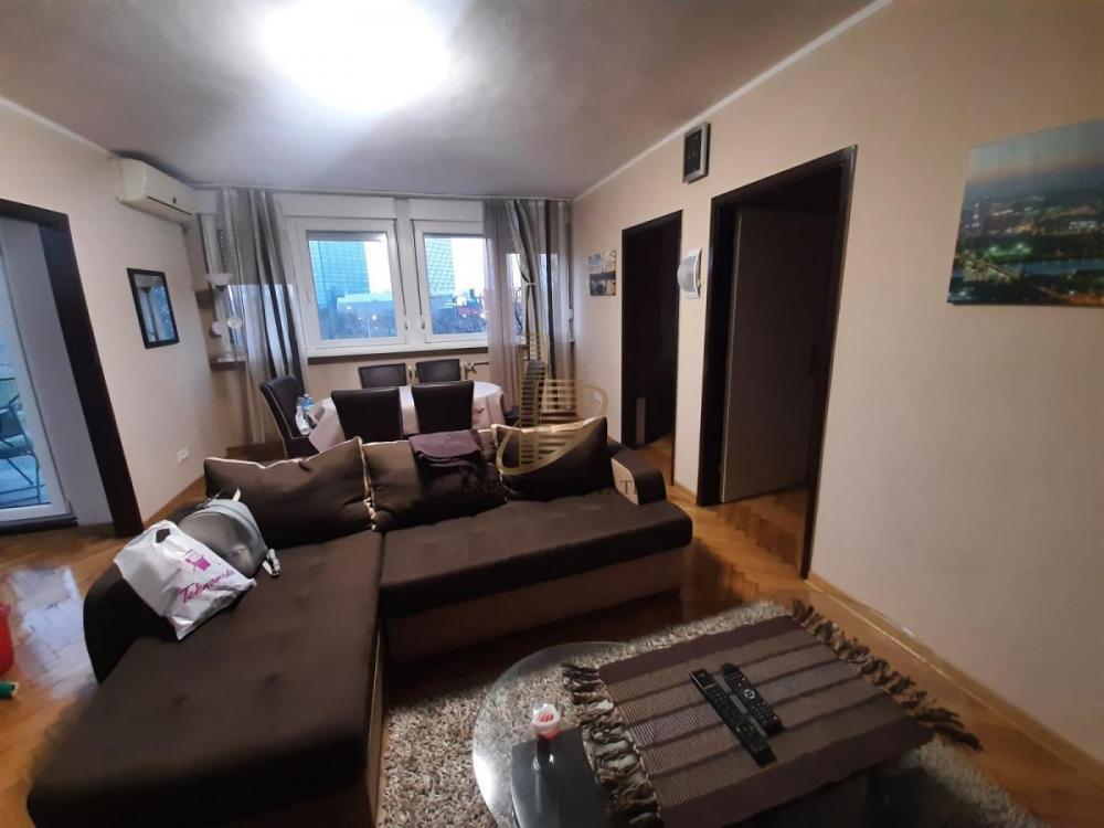 Trosoban stan za izdavanje, 68m2, 800€