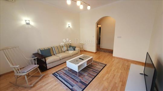 Namešten 3.0 stan sa dve terase