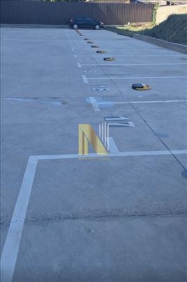 11 dvorišnih parking mesta - Centar Iii