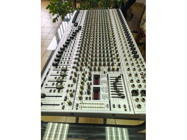 Behringer Eurodesk SL3242FX-PRO Mikseta