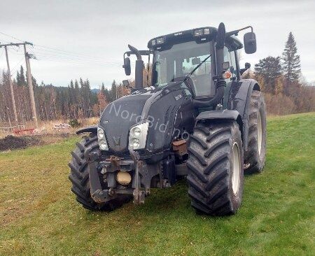 Valtra T213 AWD 4x4 *ONLY 6.200hrs *FRONT HYDRAULICS traktor točkaš